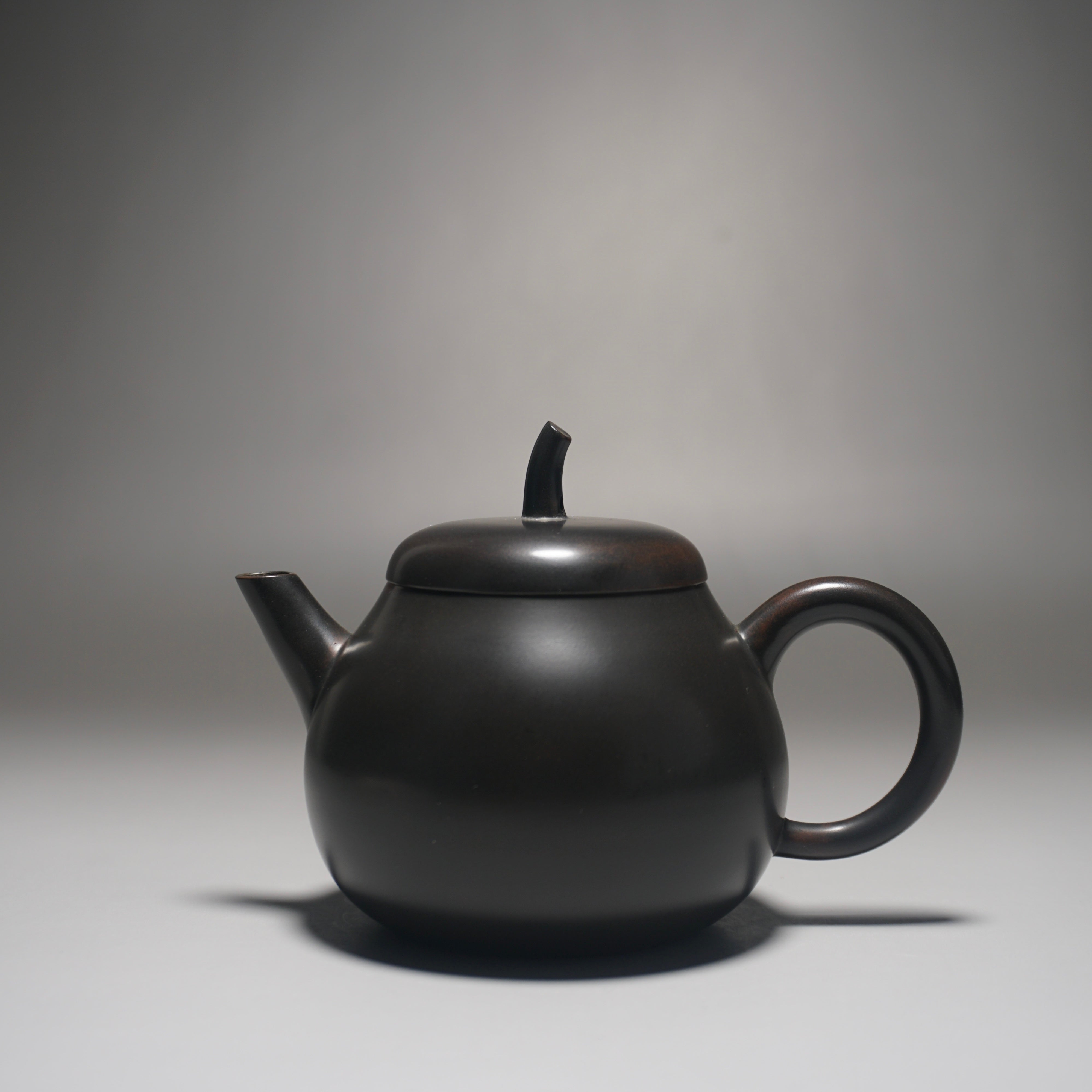 170ml Black Eggplant Teapot by Li Wenxin 李文新茄瓜泥兴壶 – MudandLeaves