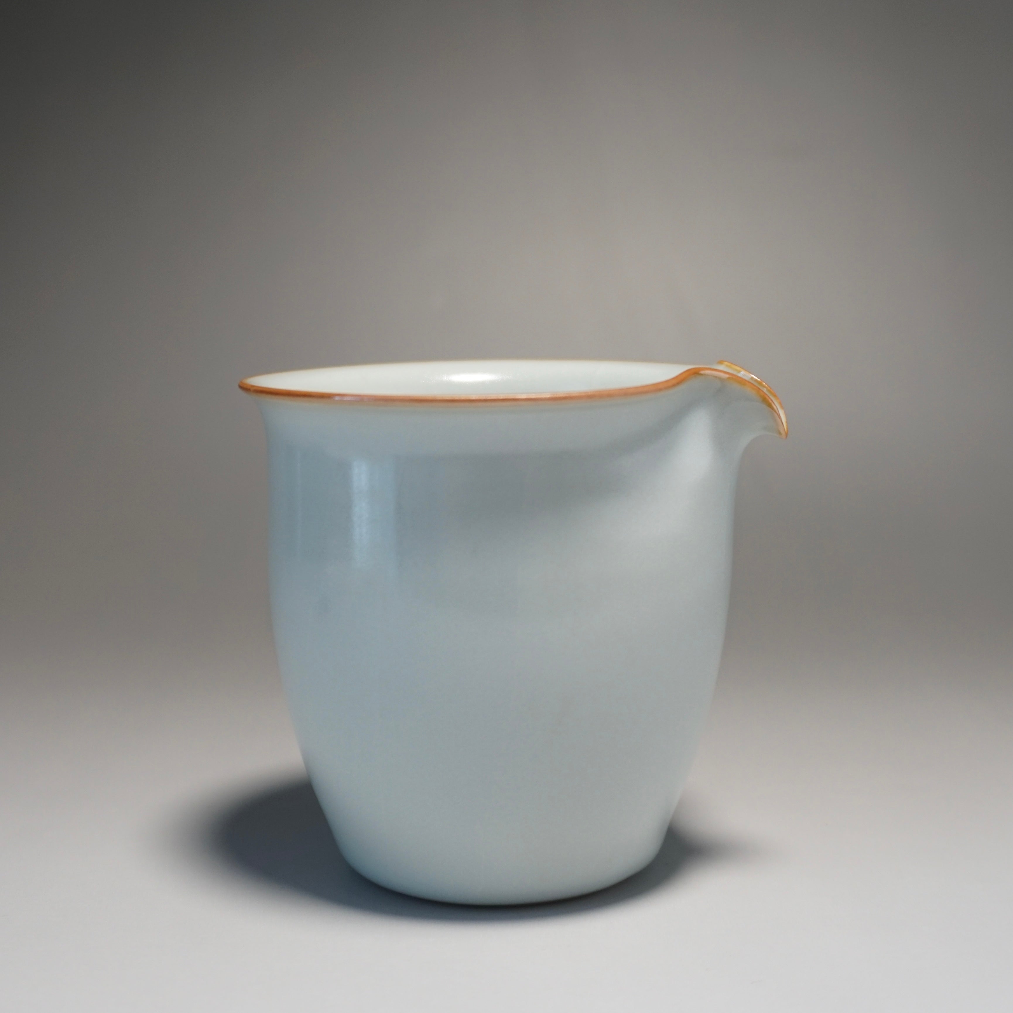 Moon White Ruyao Fair Cup 汝窑月白公道杯 225ml – MudandLeaves