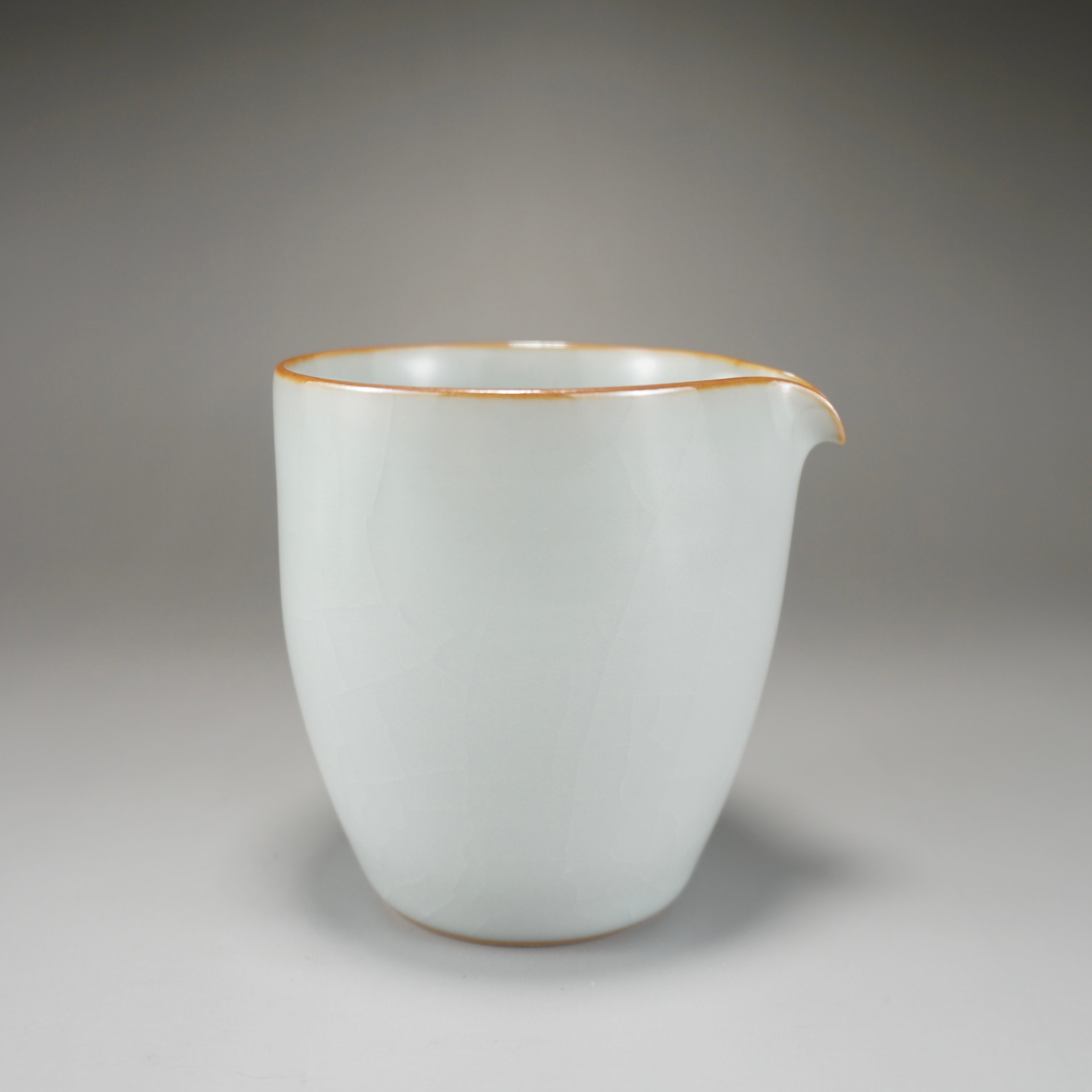 Moon White Ruyao Fair Cup 汝窑月白公道杯 240ml – MudandLeaves
