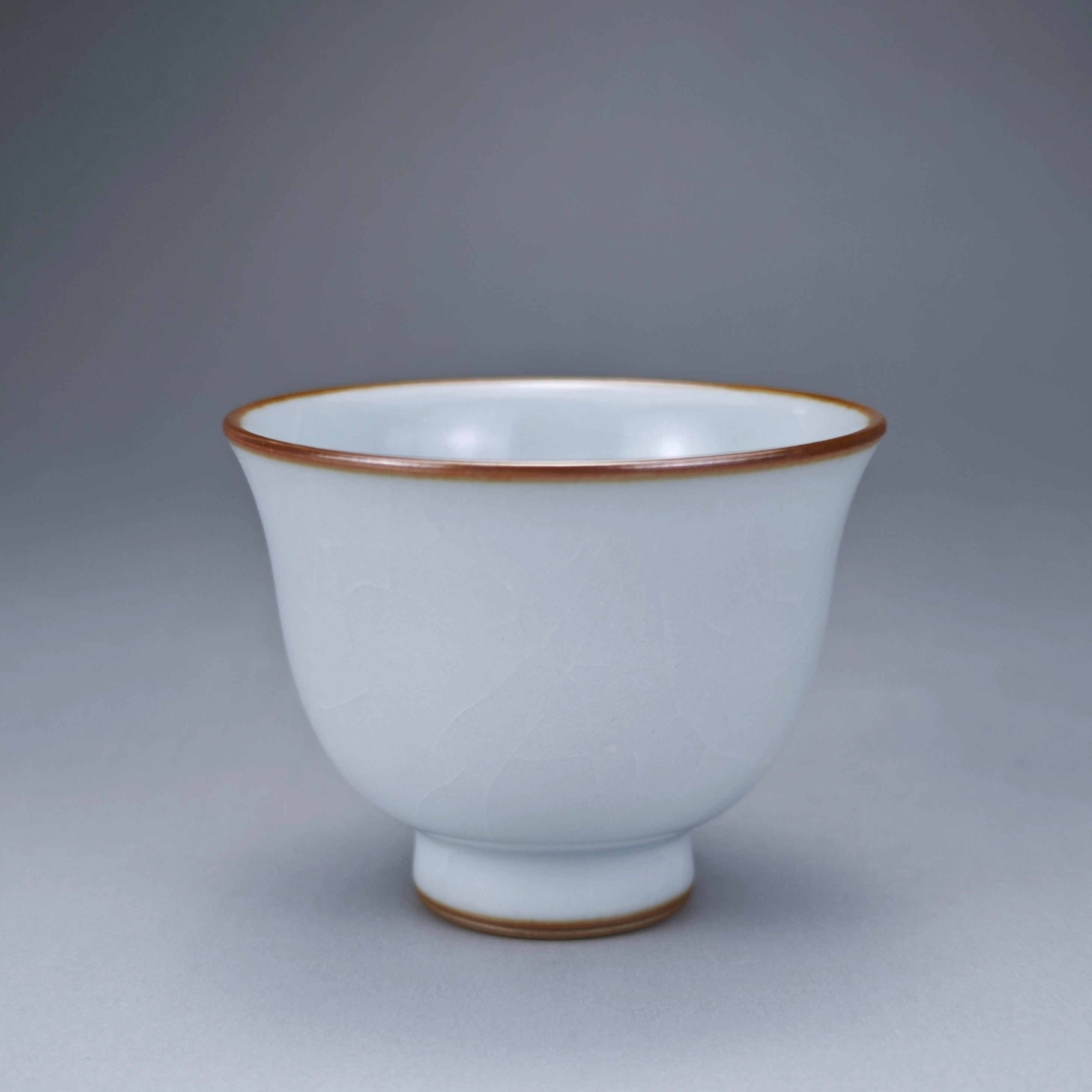 75ml Moon White Ruyao Teacup, 月白汝窑茶杯 – MudandLeaves