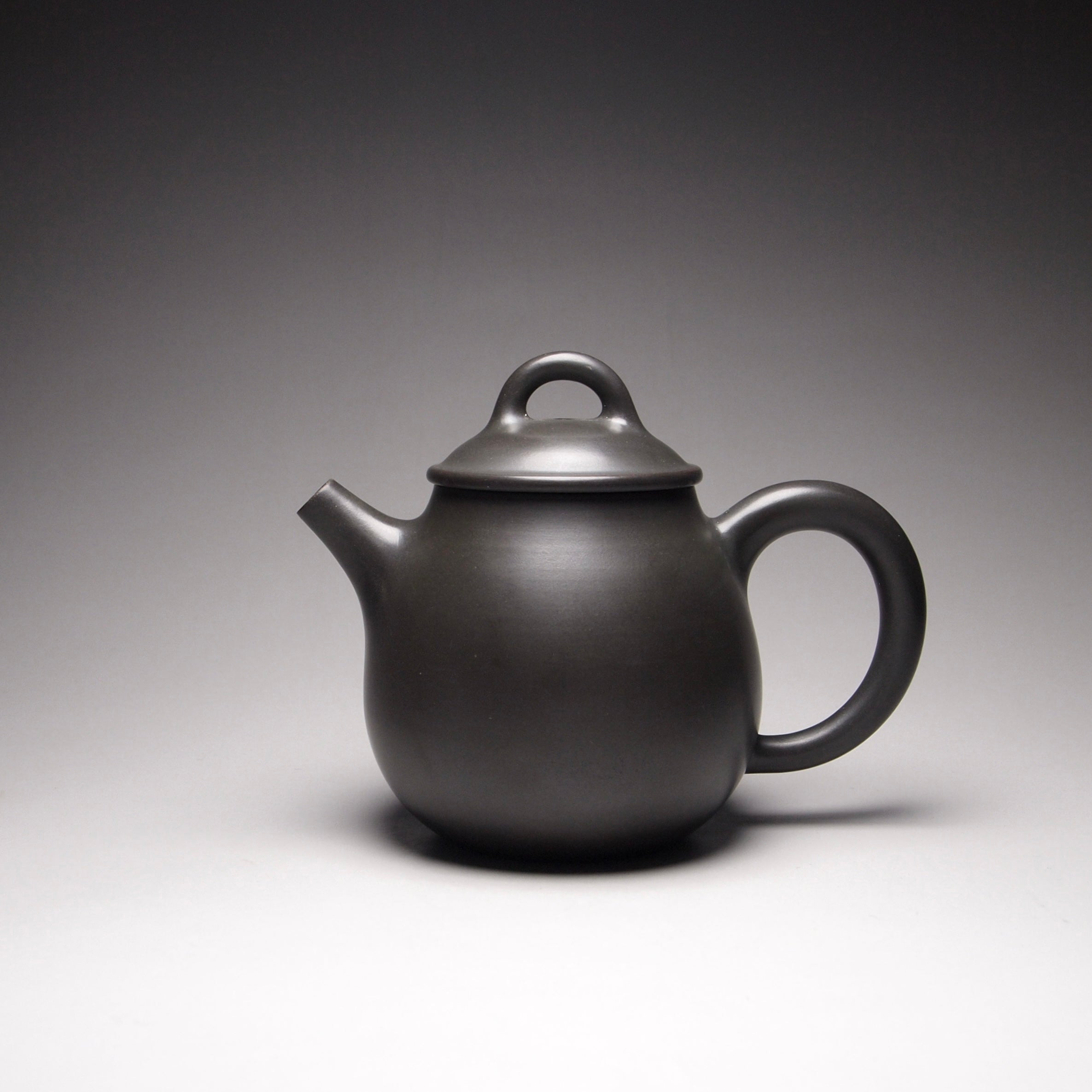 115ml Dark Grey Oval Nixing Teapot by Li Wenxin 李文新泥兴壶 – MudandLeaves